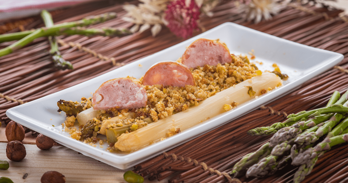 Recette asperges rôties, crumble saucisse de Montbéliard